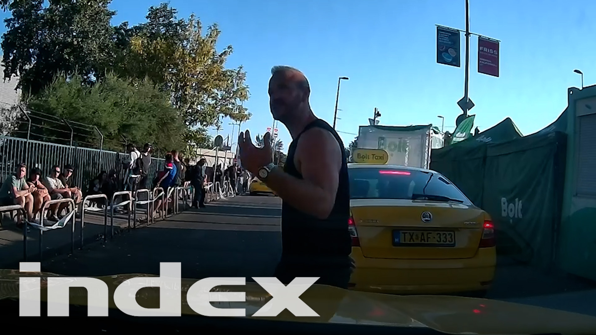 Főnöke támadhatott a taxisofőrre: „Gyere ide csicska, mindjárt kidoblak”